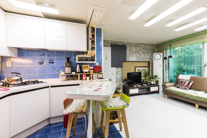 Quite And Cozy
A Women Only-house
외국인만 망원역 B룸 - Zuid-Korea