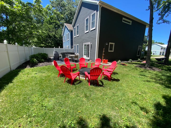 Modern Family Friendly Beach House With Hot Tub - South Haven, MI