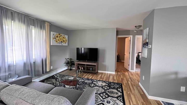 2 Br Apt Near Dimond Center - Anchorage, AK