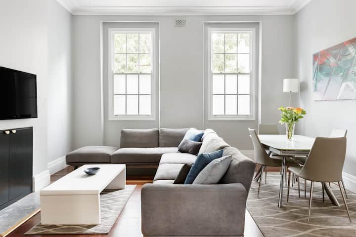 Roomy Heritage Residence With Dining Terrace Near Downtown - 본다이비치