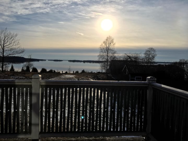 Magic Lakeview Manor - Bro