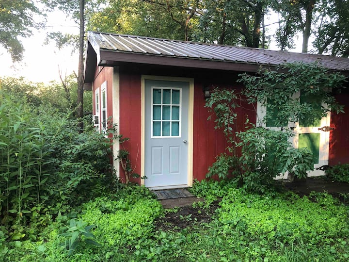 Rustic Cottage Studio, Pets Welcome, Nature - Fremont, IN