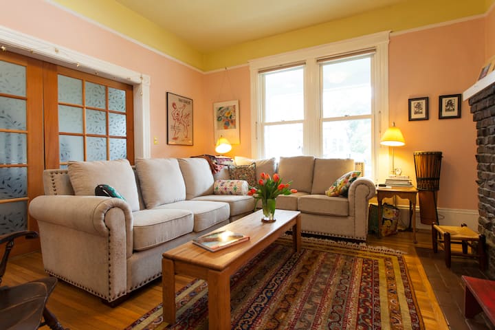 Cozy Historic Charmer - Stanford University, Stanford