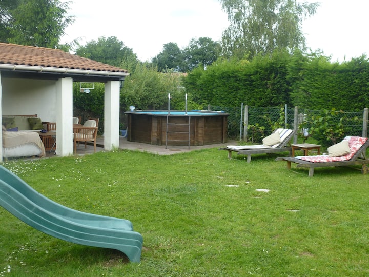 Agréable Maison De Vacances Avec Piscine - Gironde