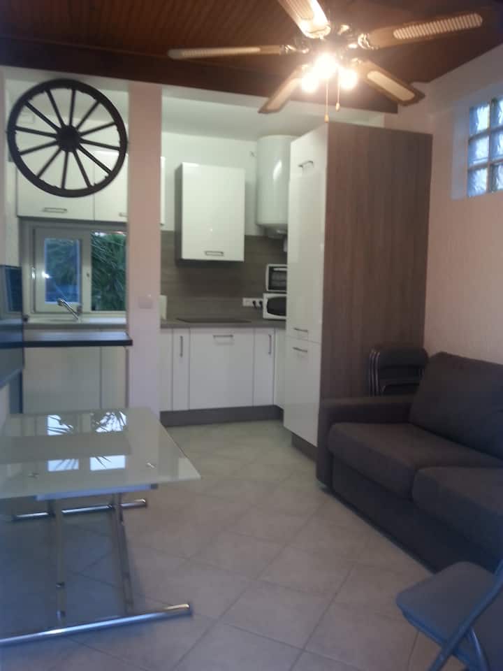 Bas De Maison Charmand - Nice