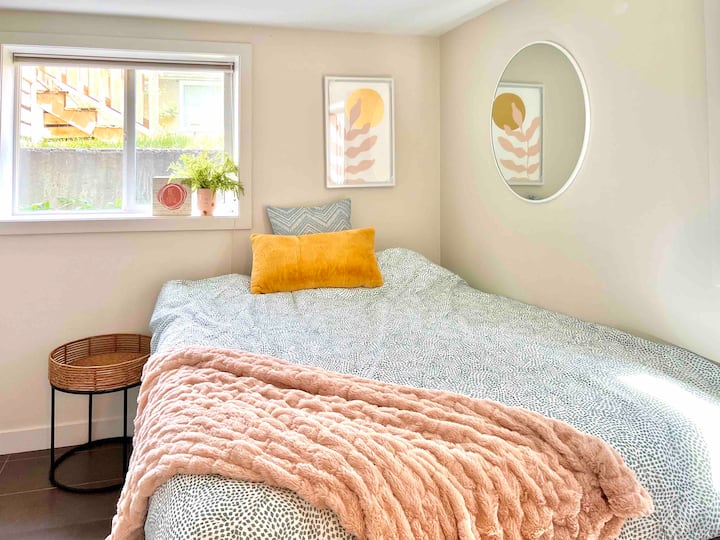 Guest Suite Spacious & Patio - Calgary