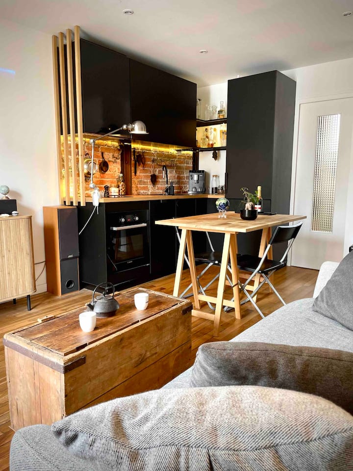 Appartement Récent Avec Balcon, Paris Xxème - Paris