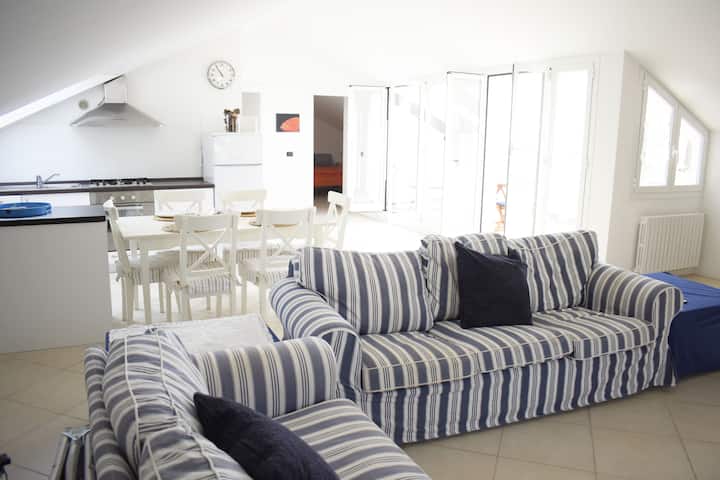 Beautiful Loft With Amazing Seaview - Ospedaletti