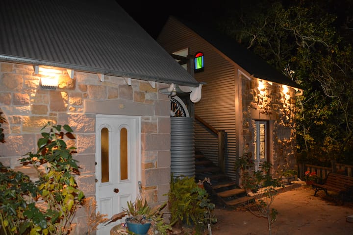 Stone Cottage  - Skyroom - Springwood