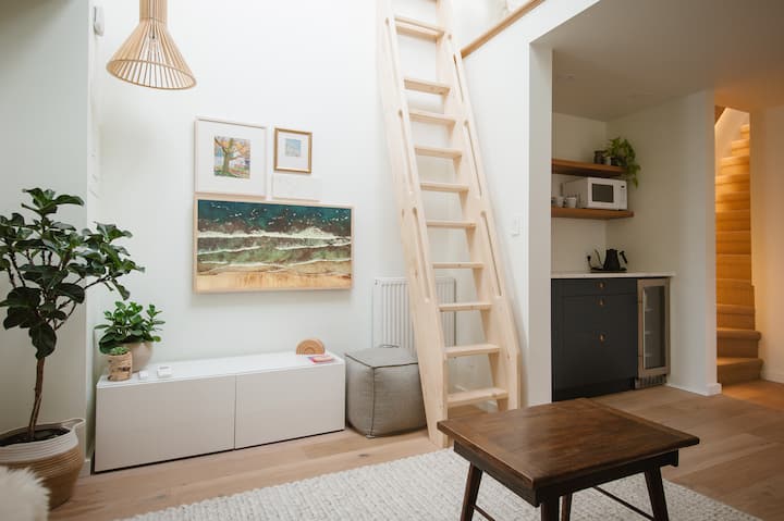 The Landsdale Loft - Luxurious Downtown Retreat - Ontario