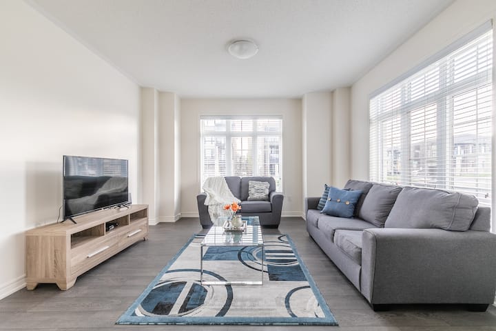 Luxury 3 Bedroom House @Dundas/trafalgar, Oakville - Oakville