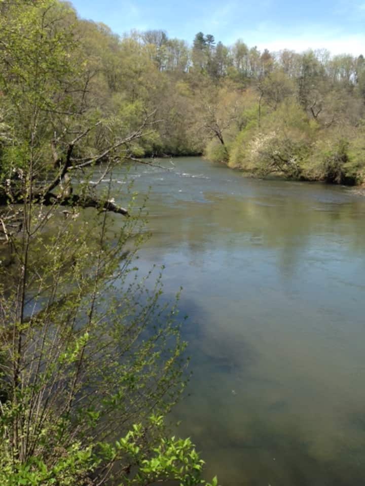 A Great Riverbend Escape - Franklin, NC