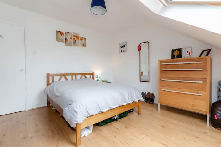 Spacious 2br Flat Near Stratford! - Ilford