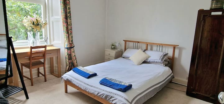 Large Double Bedroom Leith - Edinburgh, UK