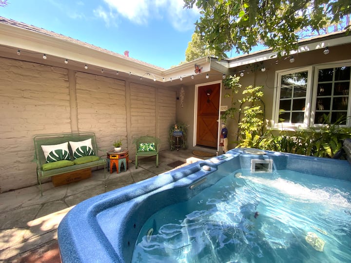 Cute & Stylish Cottage +Hot Tub - 蒙特雷