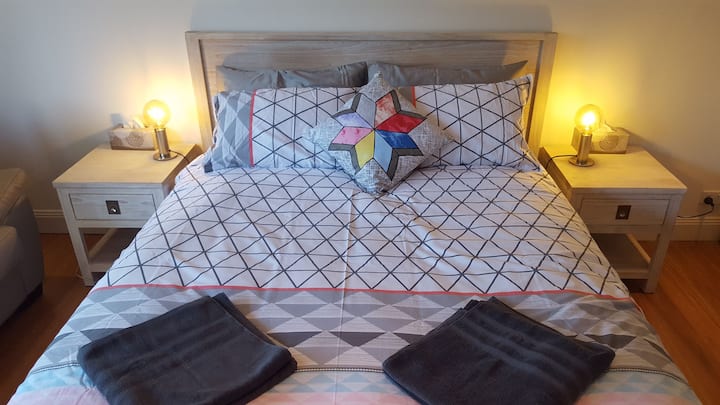 "Balmain Stay" A Cozy 5 Star Home Away From Home. - Camperdown