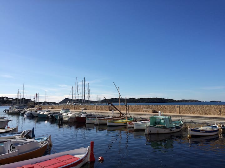 Studio 30 M2  Le Brusc
Plage Et Port à Pied - Six-Fours-les-Plages