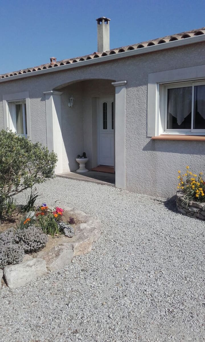 Maison Au Calme, Piscine Privée, Commerces à 3kms - カルカッソンヌ