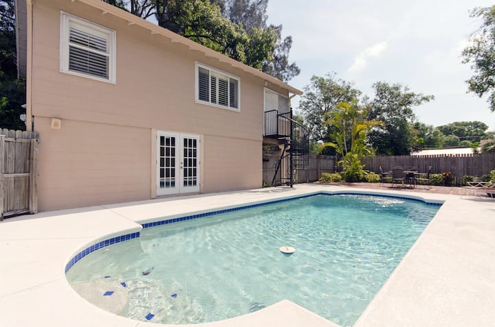 Carriage House In North St. Pete - St. Petersburg, FL