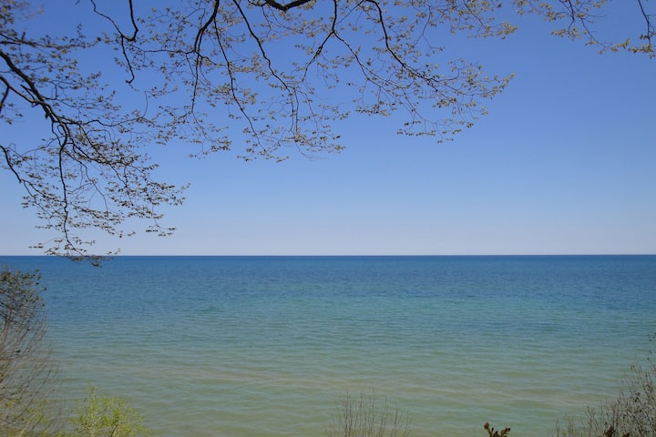 Lake Michigan Beachfront Private Estate On 3 Acres - Manitowoc, WI