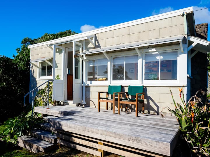 Clovelly - Original Kiwi Bach - Taranaki