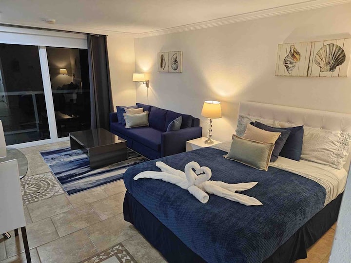 Beachfront Apartment In Sunny Isles Beach! - Sunny Isles Beach, FL