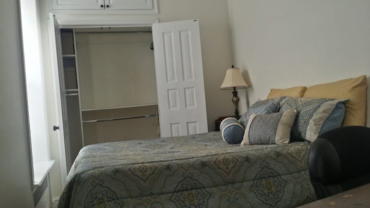 Beautiful, Sunny, Spacious, & Serene 3-bedroom - New York
