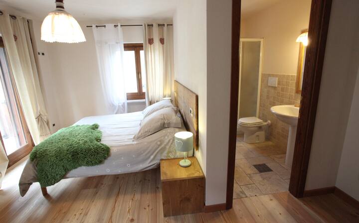 Dodici Posti, Sei Camere Con Bagno. - La Thuile