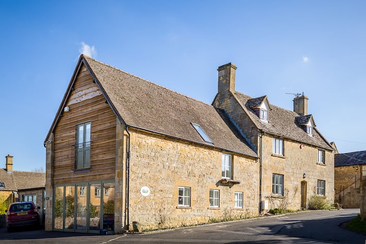 George Barn 2-double Ensuites, Wheelchair Access - Chipping Campden