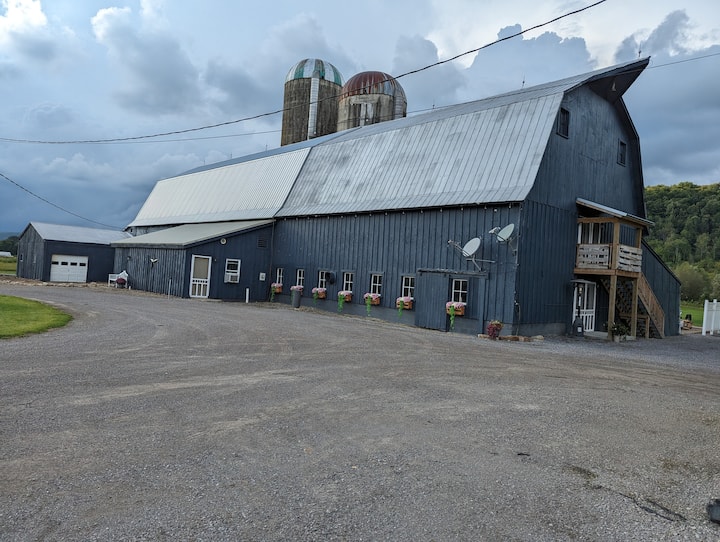 Willow Pond Retreat Event Barn And Wedding Venue. - Ellicottville, NY