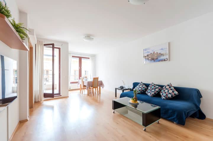 Modern Building By The Opera W/ Large Balcony - Budapest