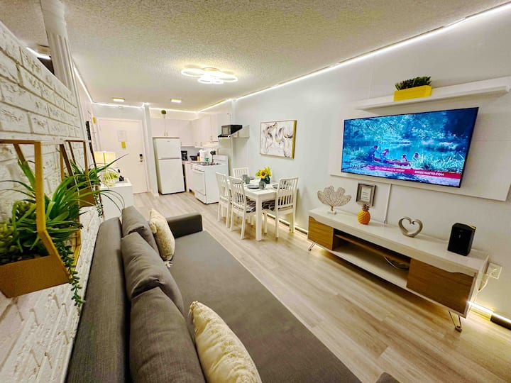 Elegant Renovated 1bdr In The Heart Of South Beach - Miami Beach, FL