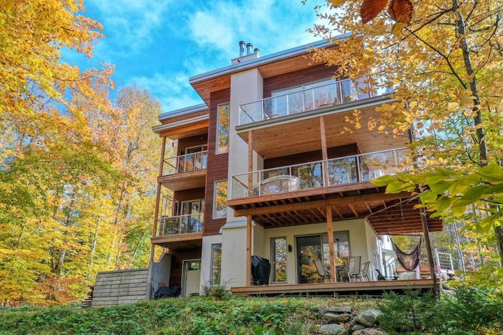 Luxueux Et Magnifique Résidence Au Pied De Sutton - Sutton