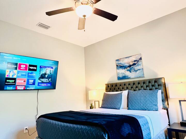 Room W/ Desk, 58”tv, Queen, Rokutv,shared Home - Panama City