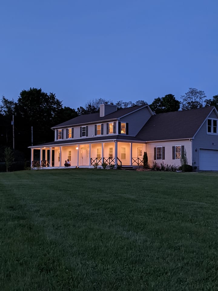 Modern Rhinebeck Farmhouse With Chef's Kitchen - Hyde Park, NY
