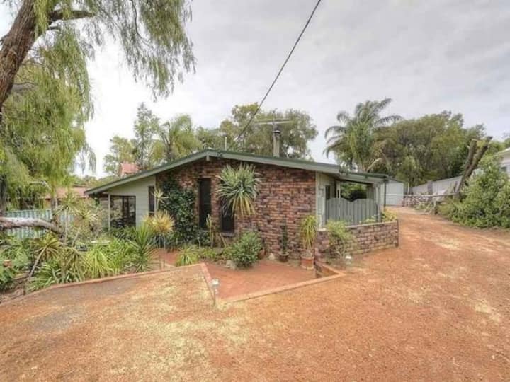 Birdsong Leafy Retreat - 만두라