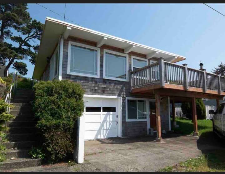 Frankie's Beach Cottage - Lincoln City, OR