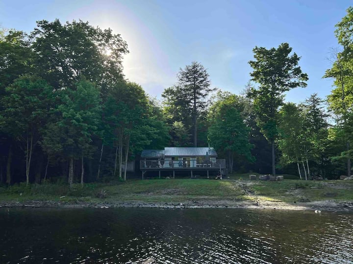 Channel Island Cottage - Parry Sound