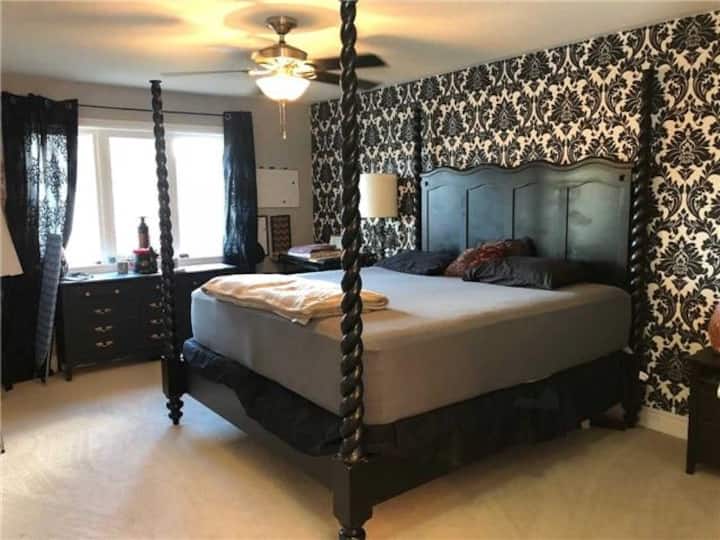 Gym & Master King Bed: Safari House (By Opg & Gm) - 오샤와