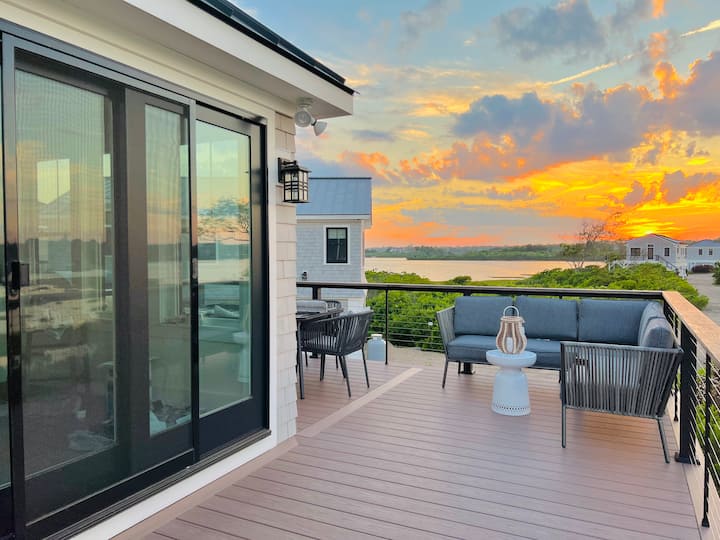 Luxurious Waterfront Beach House At Matunuck Beach - South Kingstown, RI