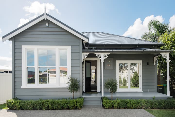 Sunny, Stylish Villa.
Family Ready W/bbq Deck - Auckland