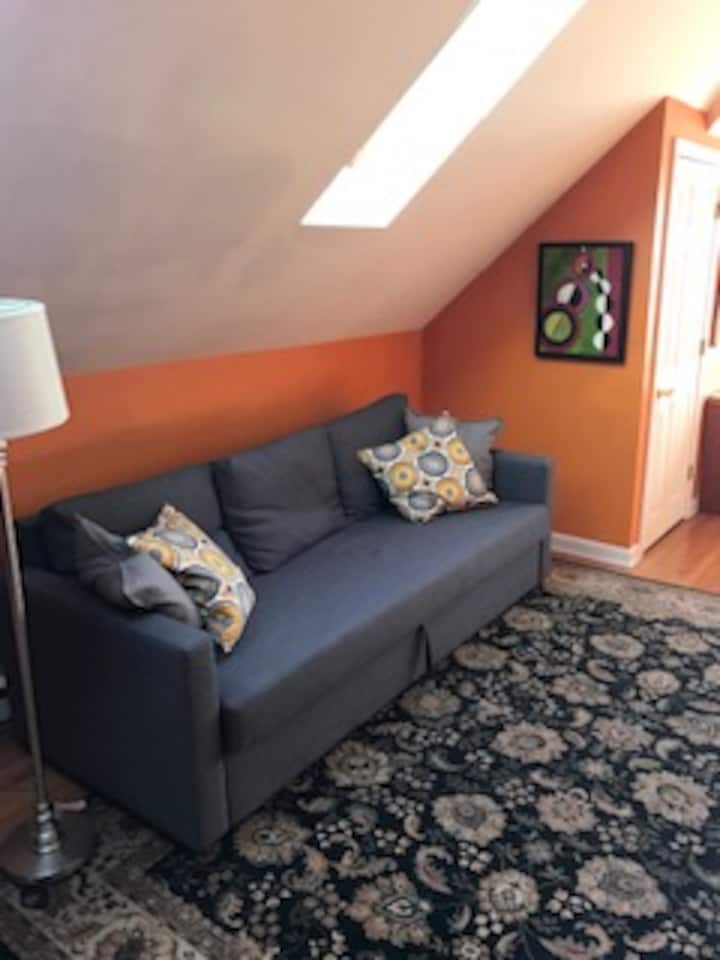 Sunny 3rd Floor Studio - Near Boston - Waltham, MA