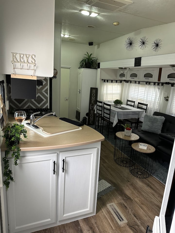 Delightful Rv Camper One Bedroom Private Entrance - Deltona, FL