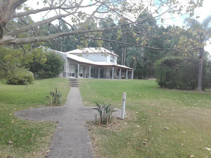 Casa En Bosque Con Excelente Acceso Y Seguridad - Concordia