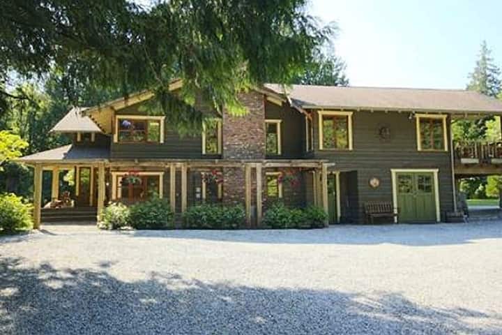 Chamberlin Acres - 2 Br Suite - Gibsons