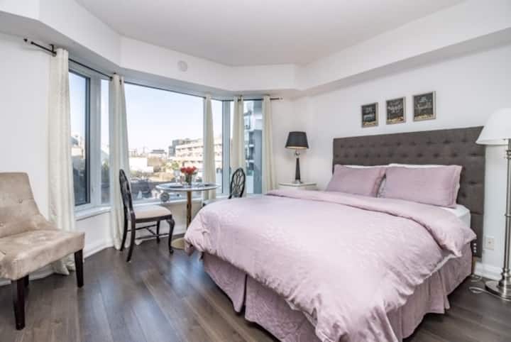 Executive Suite In Yorkville - Toronto