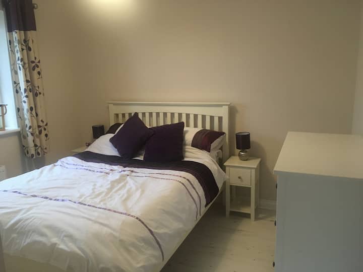 Lovely Double Bedroom In Cheltenham With Parking - Winchcombe