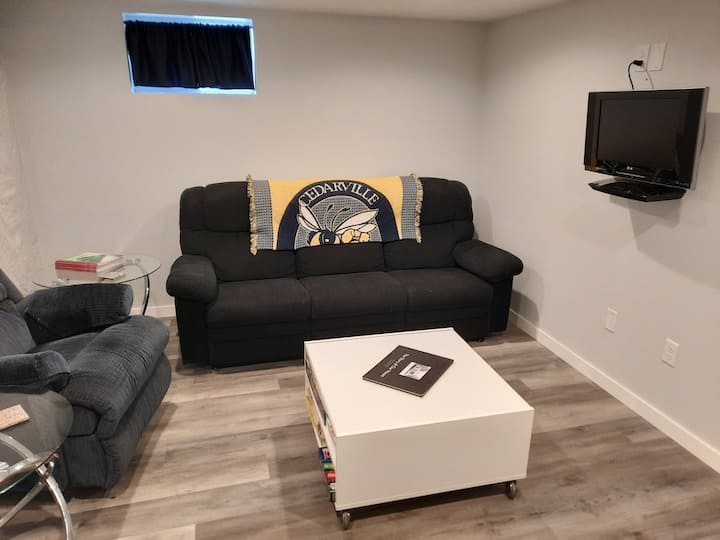Spacious Master Suite - Kitchen, Workspace & More! - Spokane, WA