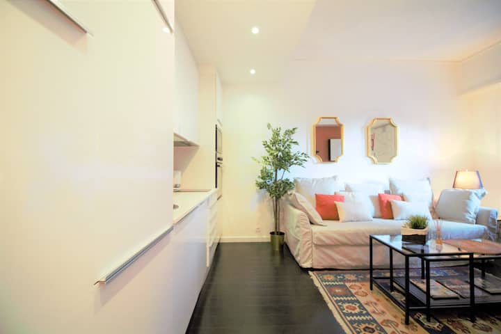 Charming Flat Inside A Private Area In Bairro Alto - Lisbon