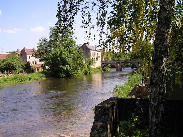 Boerenhuis Aan De Rivier Bij Vézelay - Vézelay